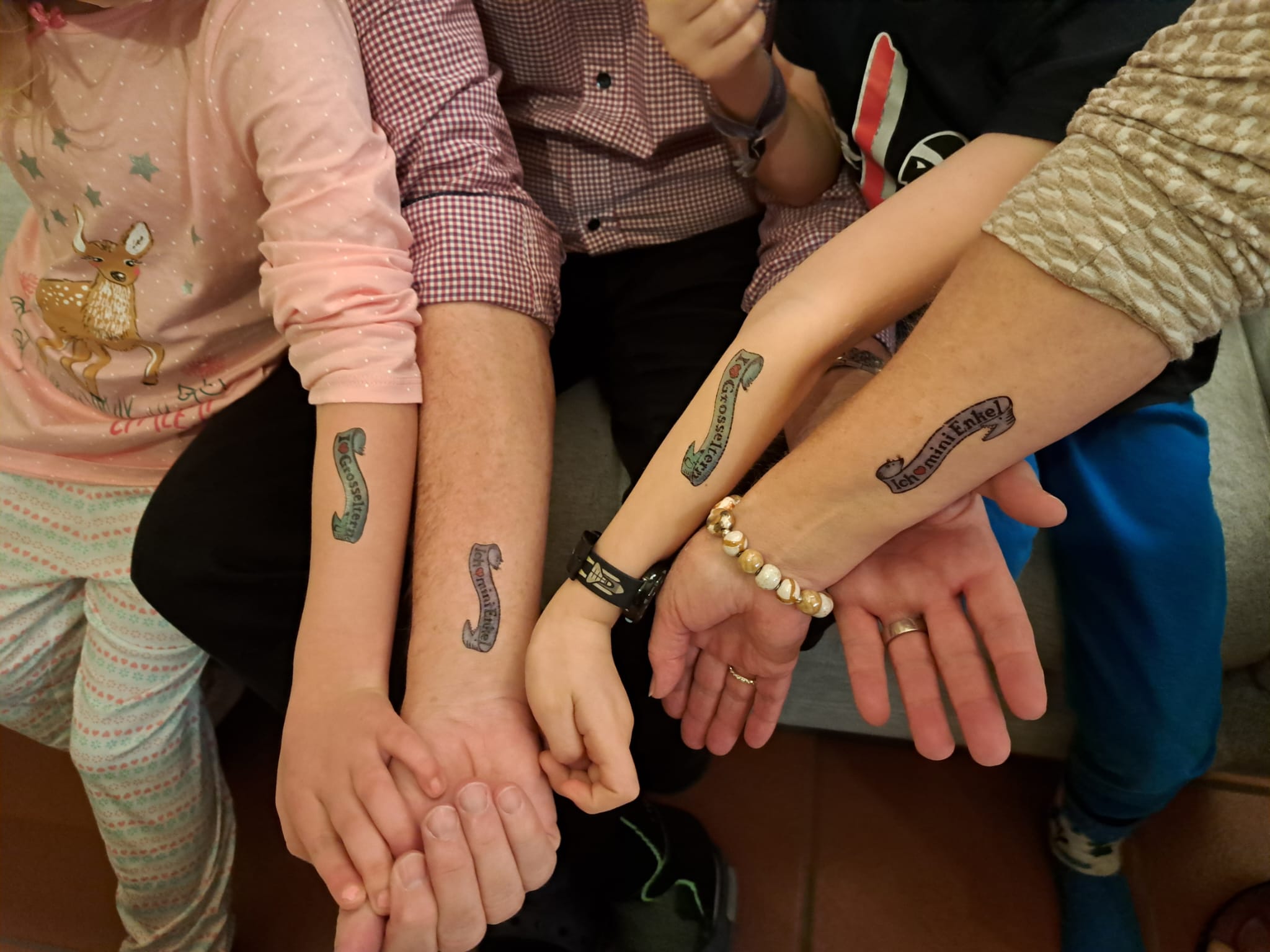 April, April: von Tattoos und Dinosauriern